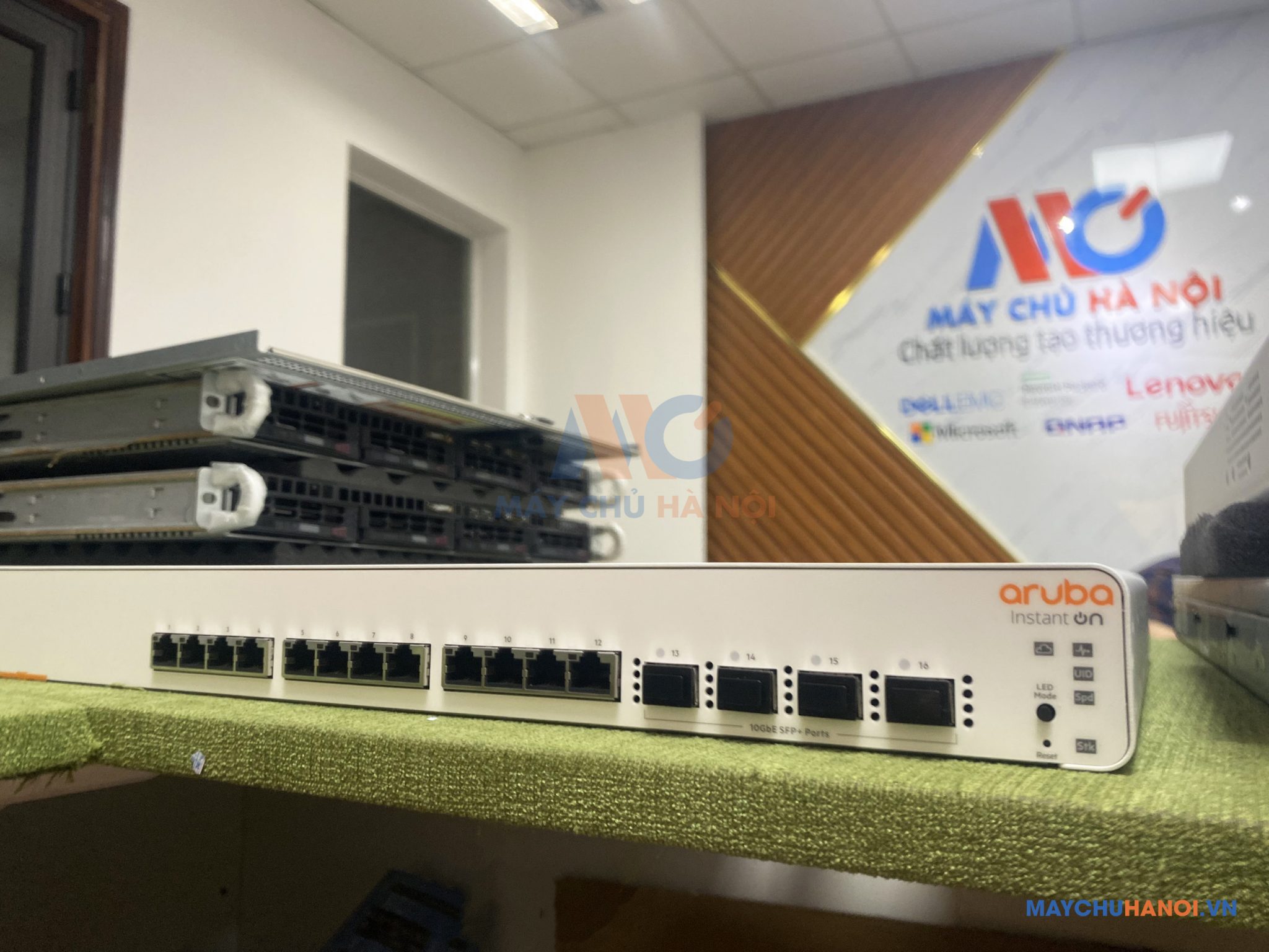 [Review] Thiết bị chuyển mạch HPE Aruba IOn 1960 12XT 4XF
